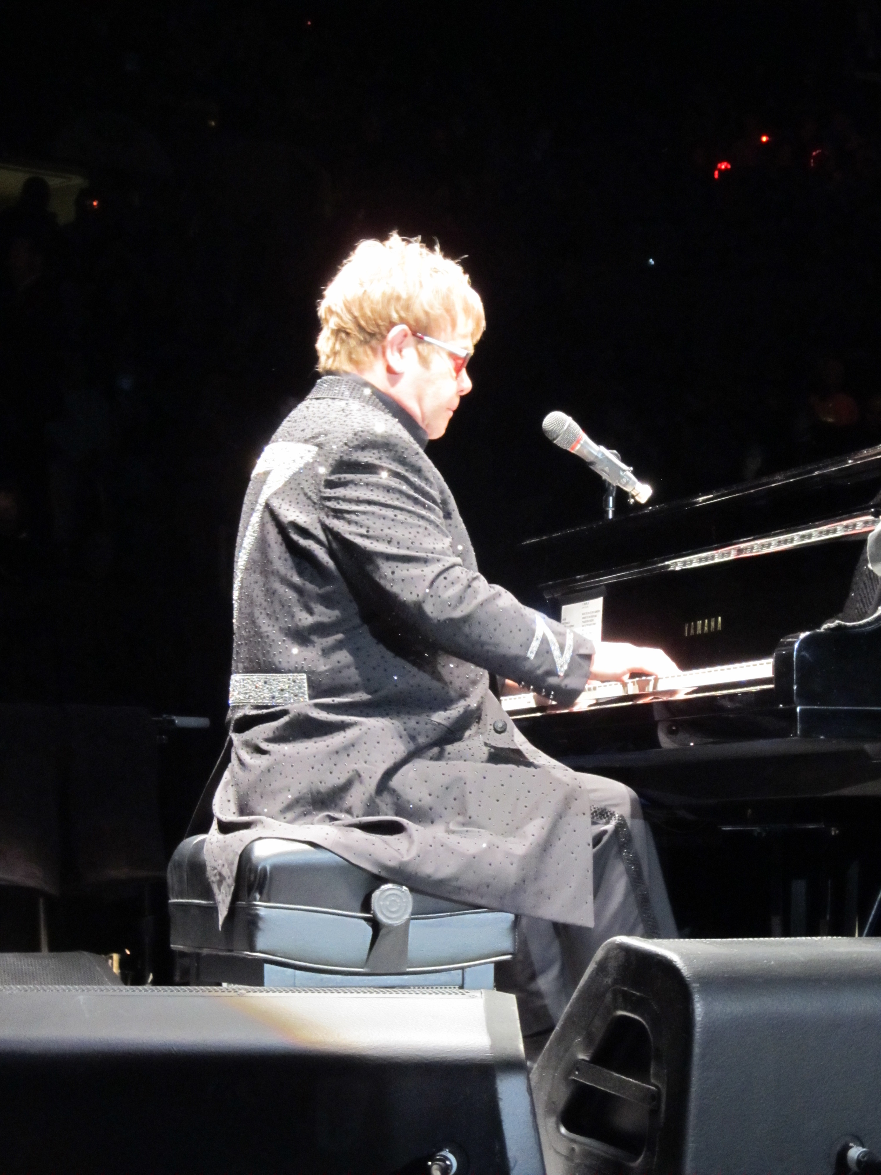 Flashback: My Newspaper Preview and Review of Elton John Live in Fort ...