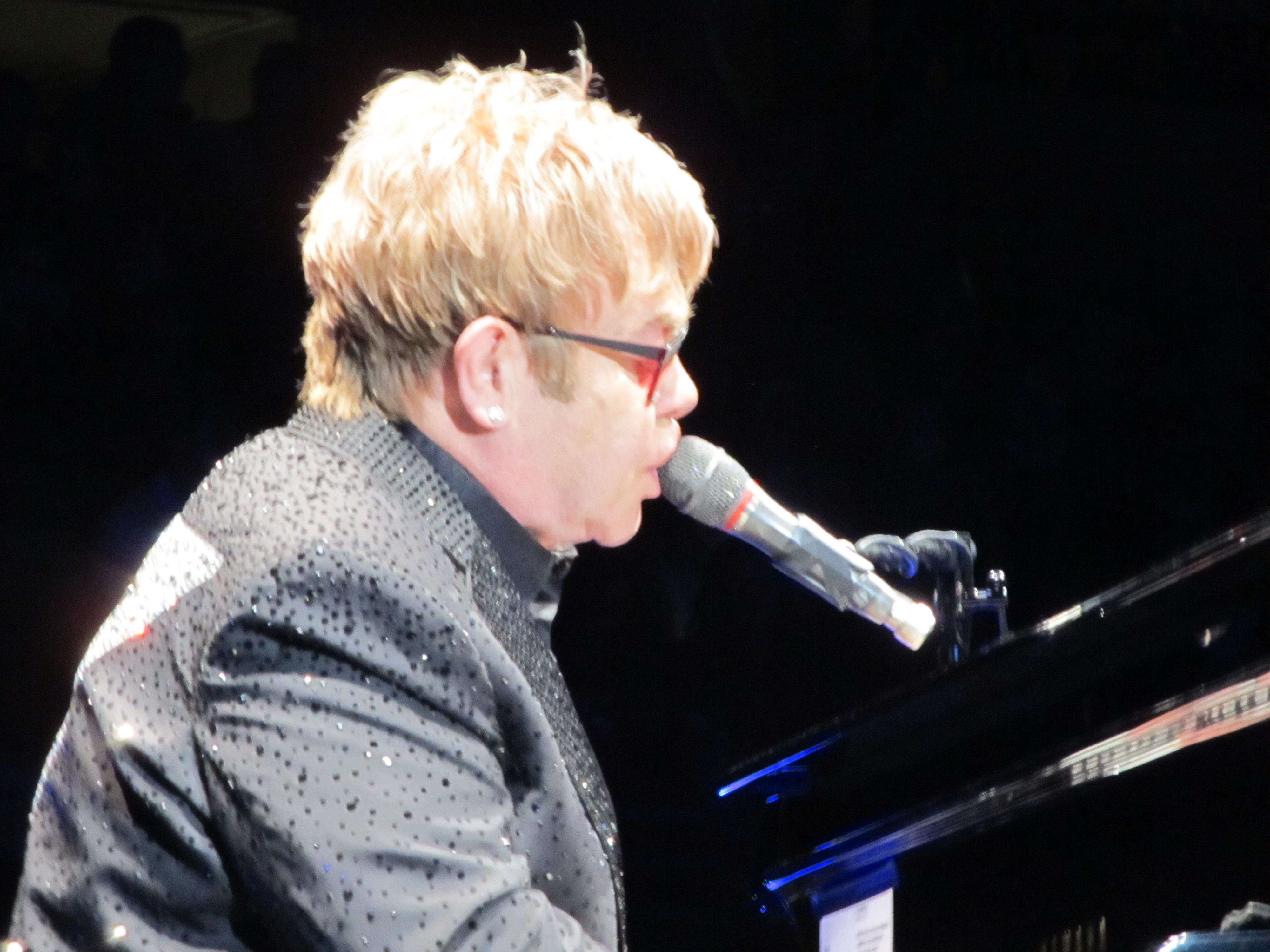 Flashback: My Newspaper Preview and Review of Elton John Live in Fort ...