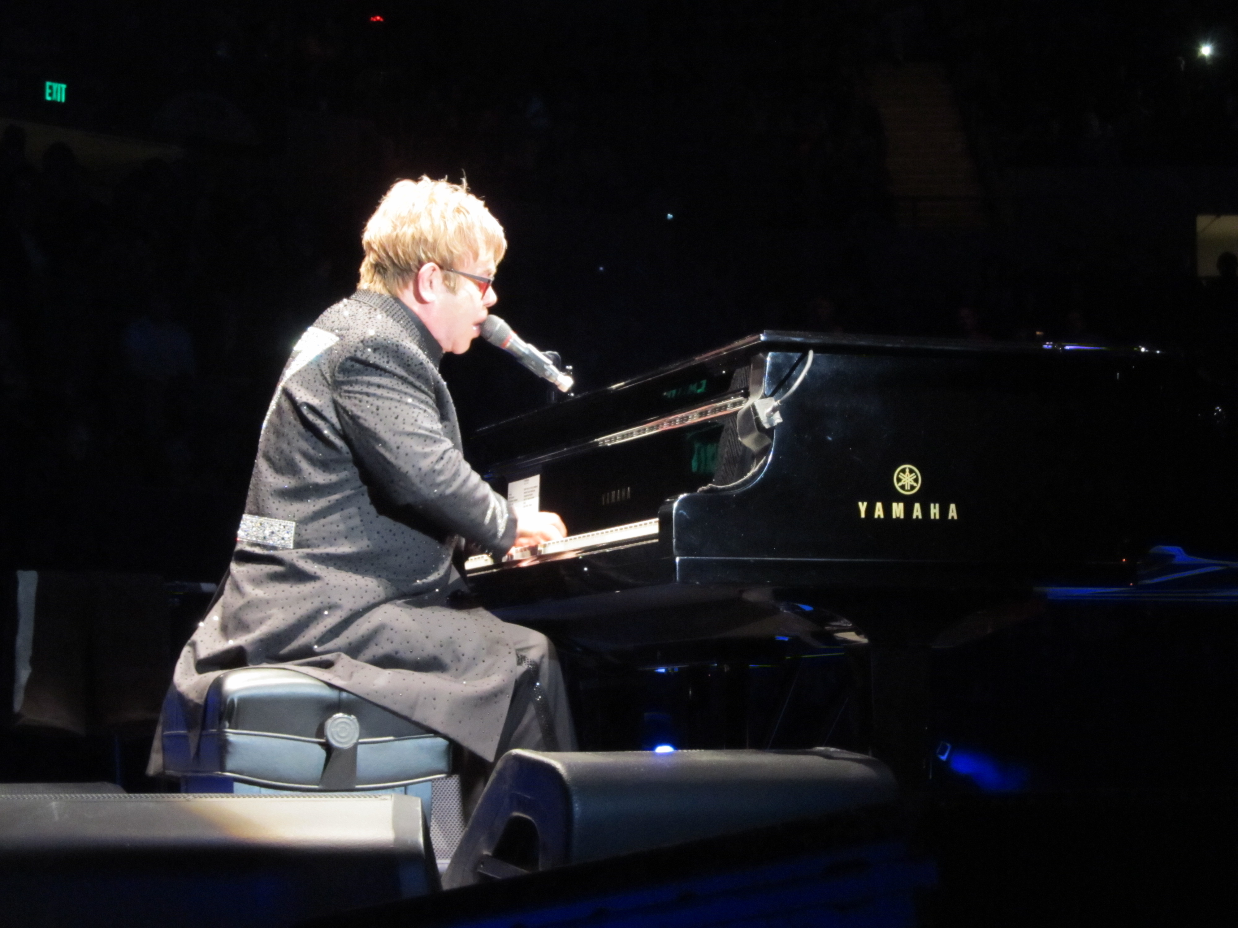 Flashback: My Newspaper Preview and Review of Elton John Live in Fort ...